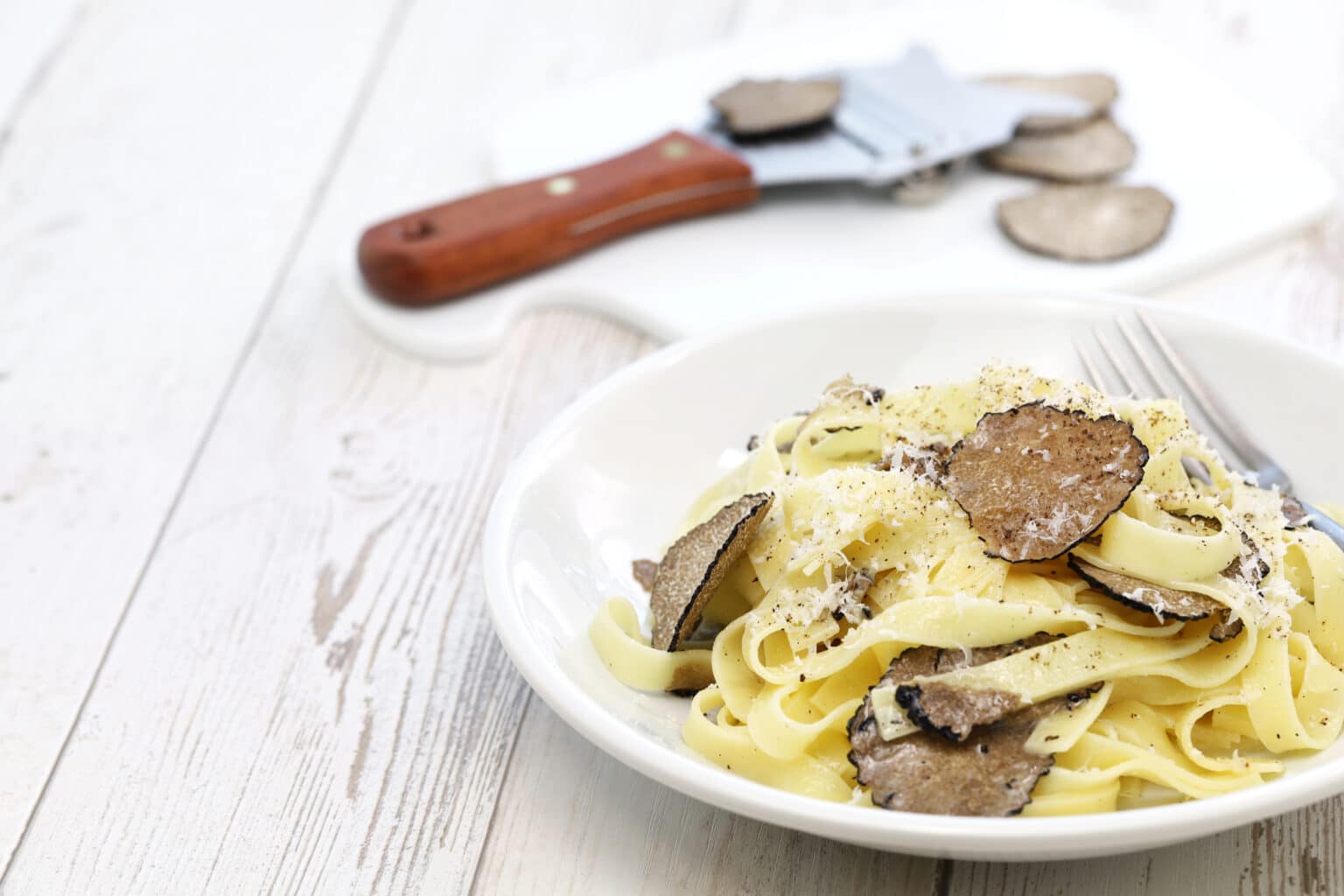 Explore Italian Food and Wine Pairing Secrets